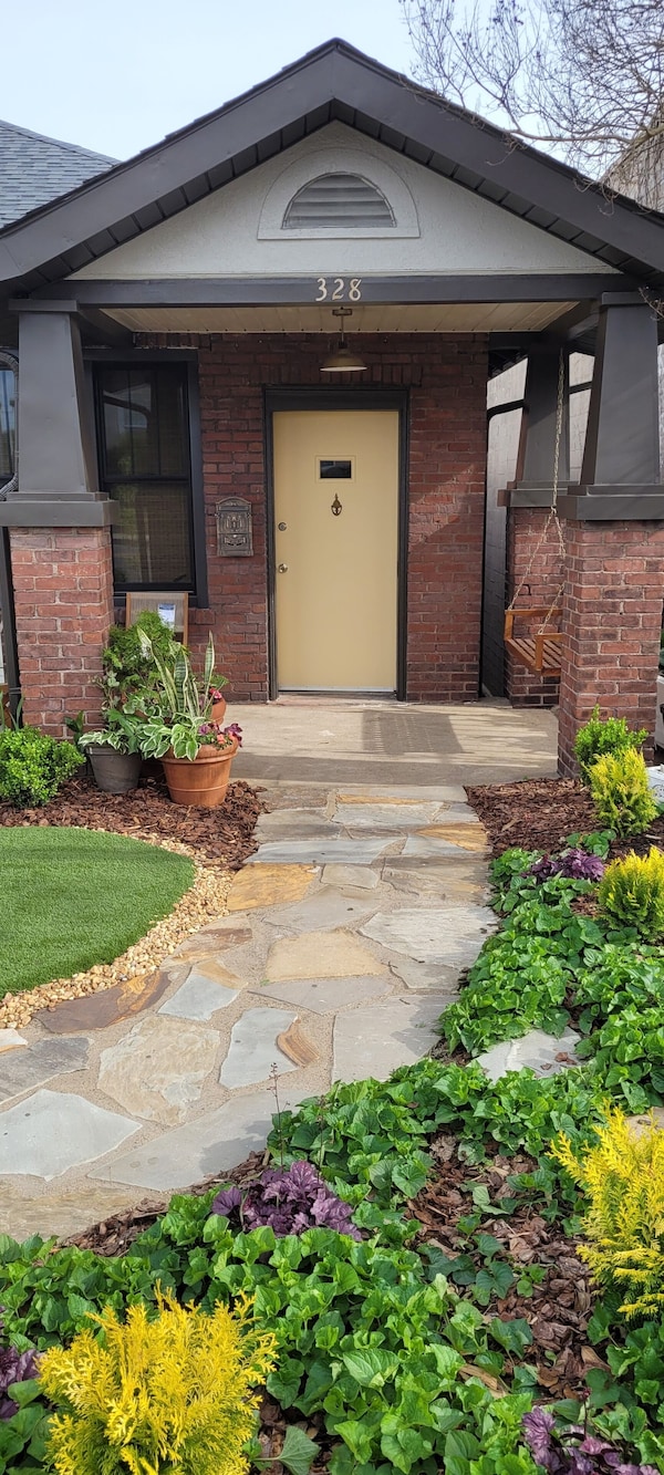 Location, Location, Location! Steps From University And Arena - Clarksville, TN
