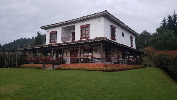 Spacious 3-bdr Colonial Property In Guarne-20 Min From Airport Jose Maria Cordv - Girardota