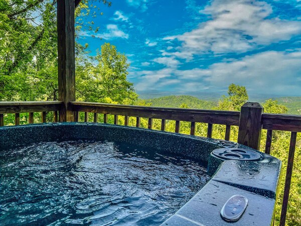 New! Stunning Mtn Views~4br-3ba~ht, Pool Table, Arcade & More! 15 Mins To Pf! - Townsend, TN