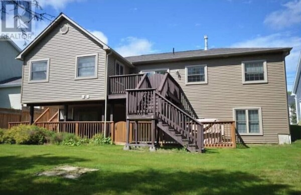 Guest Suitepool Table, Full Kitchen, Deck - Fredericton