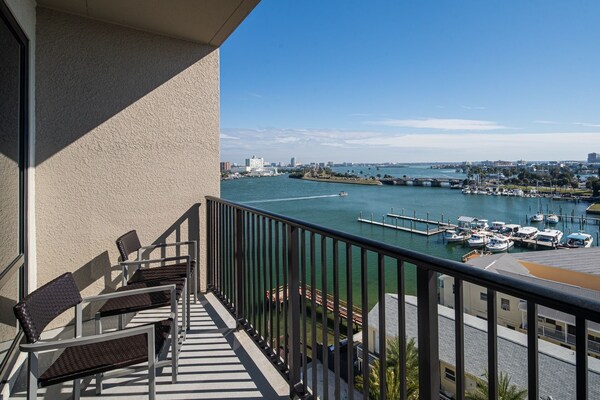 Dive Into Your Dream Vacation! Outdoor Pool, Onsite Restaurant, Walk To Beach - Dunedin, FL