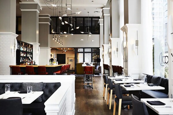 Luxurious King Suite Offering Comfort And Style In Downtown Chicago - Chicago