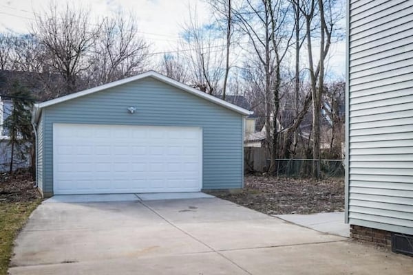 Highly Refined And Fully Remodeled Heights Home - Willoughby, OH