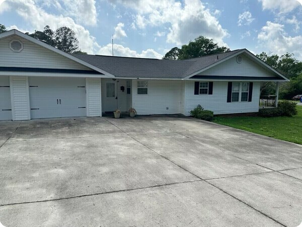 The Manor - Charming 3-bedroom House In Lovely Oneonta With Wifi, Ac - Oneonta, AL