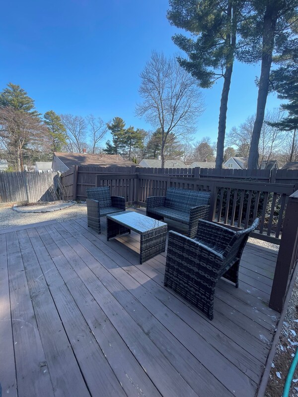 Newly Renovated Luxury 3-bed 2-bath House With Easy Airport Access - Sudbury, MA