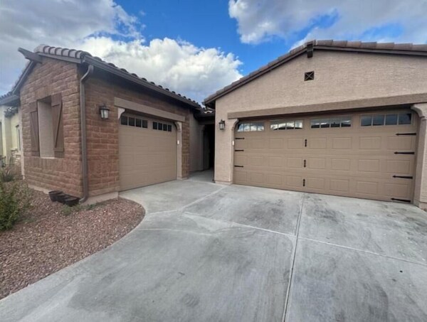 Genie's Palace@statefarm Stadium - Avondale, AZ