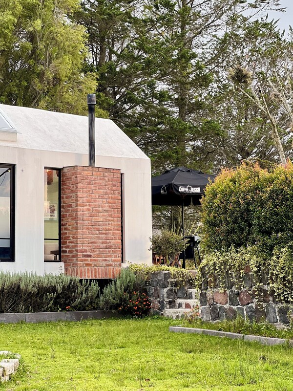 Enchanting Villa In Quito, Cozy Retreat With Wifi - Kito