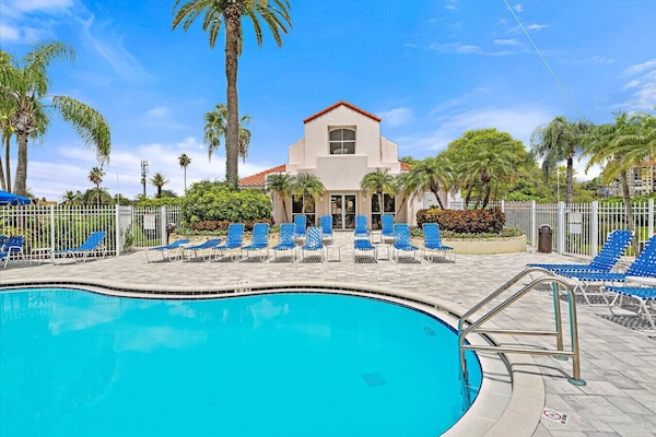 New Listing! Second Floor Vista Verde East - St. Petersburg, FL