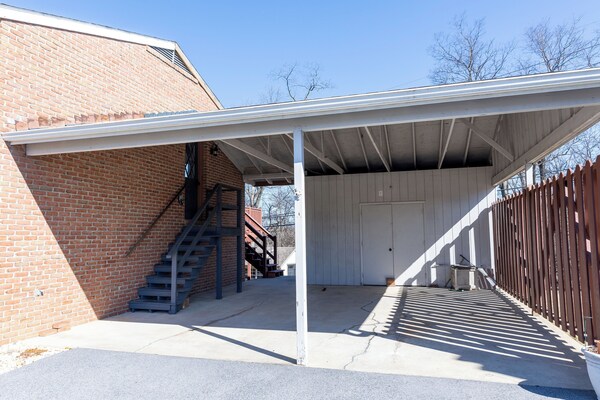 Charming 3 Bedroom, 2 Bathroom Home W/ Scenic Deck & Spacious Backyard! - Hagerstown, MD