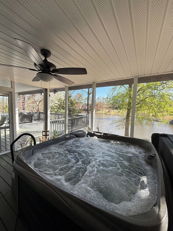 Masters Week With Hot Tub,  Smoking Area, And Lots Of Space - Augusta, GA