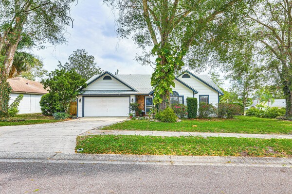 Swim, Golf & Relax: Lovely Home In Lake Mary - Lake Mary, FL