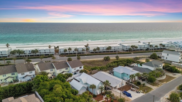 Newly Renovated! 2-min Walk To The Beach | The Coastal Cottage By Avantstay - Panama City Beach, FL