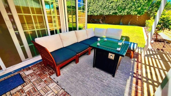 Sunny Surfside Stay  4br, Pet-friendly W/ Bbq Patio Just Steps To The Beach! - Huntington Beach, CA
