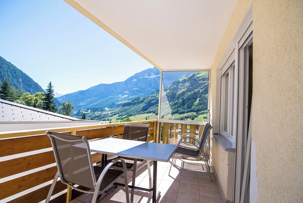 The Cristal Apartment House Is Situated In A Quiet, Sunny And Central Location - Kandersteg