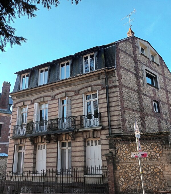 Rouen Centre. A Proximité Immédiate De La Gare Du Métro Et Du Centre Ville - Barentin