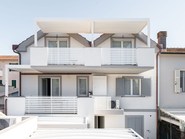 Cosy Apartment For 4 Guests With A/c, Wifi, Terrace, Pets Allowed And Parking - Follonica