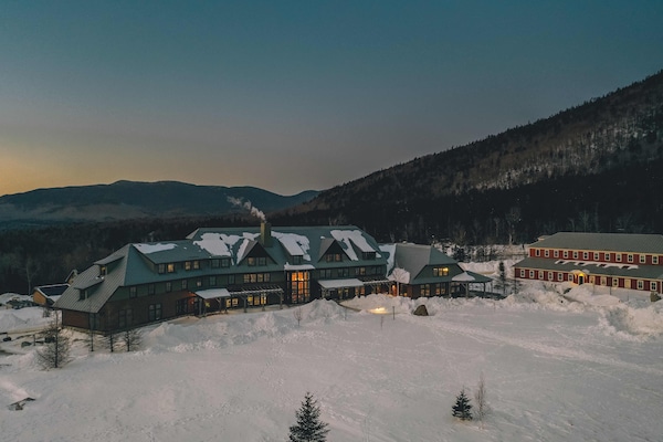 Room, 6 Bunks, Shared Bathroom - New Hampshire