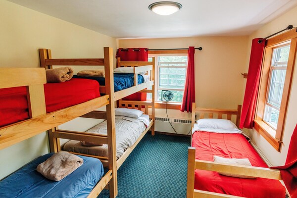 Room, 5 Bunks, Shared Bathroom, 3 Meals Included - New Hampshire