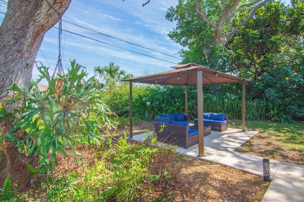 Charming 3-bedroom Beach Chalet -Renovated/elegantly Furnished By Local Designer - Vero Beach, FL