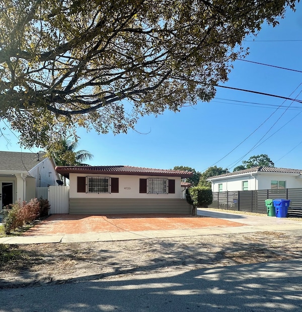 Fully Renovated 2-bedroom House In Coral Gables With Ac, Wifi - Miami