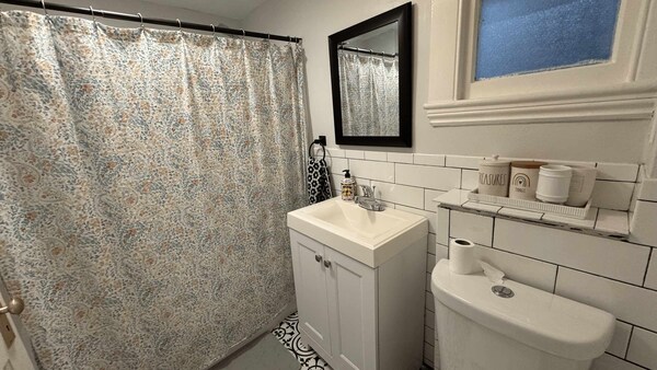 Downtown Salem Retreat 2bd - Salem, MA