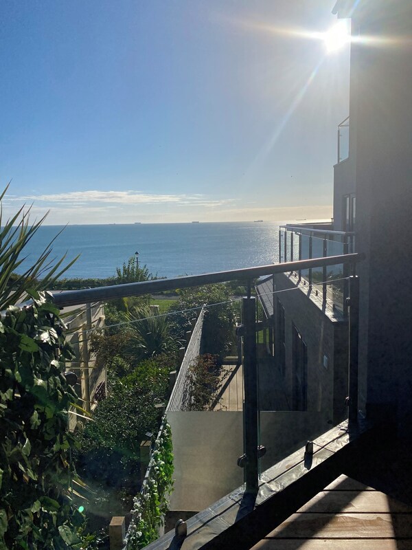 Balcony Seaview 2 Bedroom Luxury Apartment. Coastal Retreat. 1 Min Walk To Beach - Shanklin