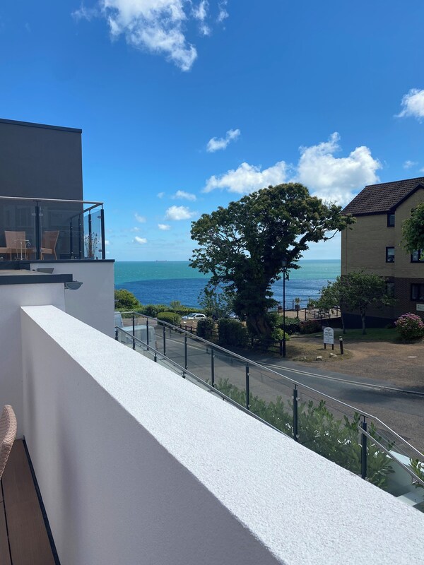 Seaview Luxury 2 Bedroom Apartment. Balcony Coastal Views. Ferry Discounts - Shanklin Beach