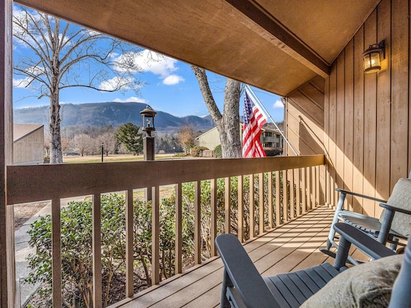 Stylish Waterfront 2 Bedroom Condo In Rumbling Bald At Lake Lure - Lake Lure, NC