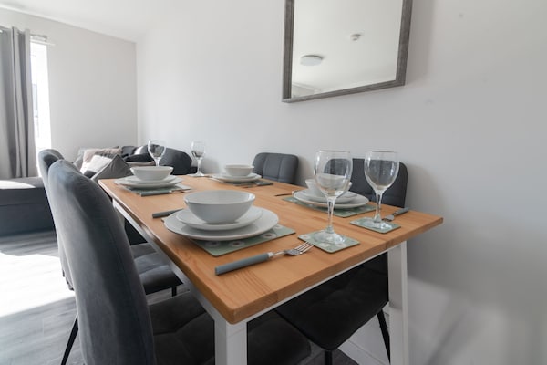 Snug Modern Home In Renfrew - Paisley