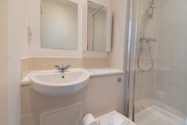 Refreshing Modern Apartment In Glasgow - Ibrox Stadium
