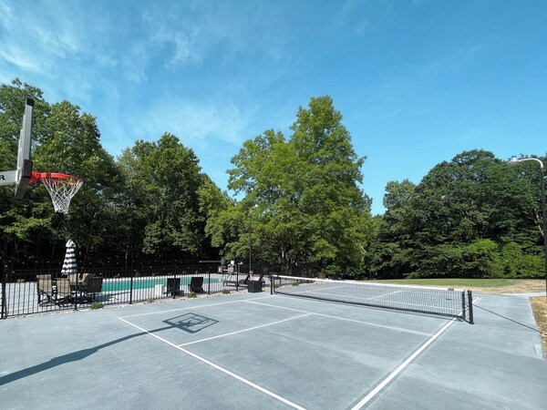 3 Bedroom  Family Home W/ Outdoor Pool + Hot Tub - Prince Gallitzin State Park, Patton