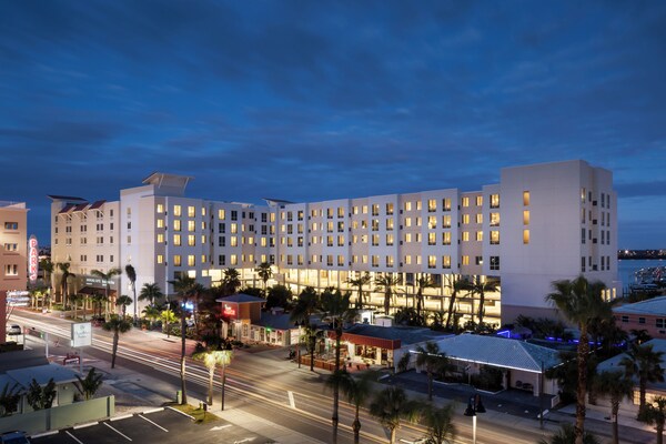 Beach Vacation! Near Clearwater Beach, Pool, Bar, Free Buffet Breakfast - Dunedin, FL