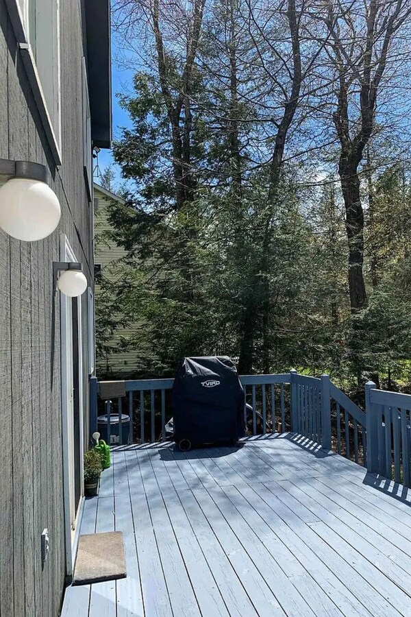 Cozy Pocono Retreat In Golf Course Community With Plenty Of Activities Around. - Pocono Mountains, PA