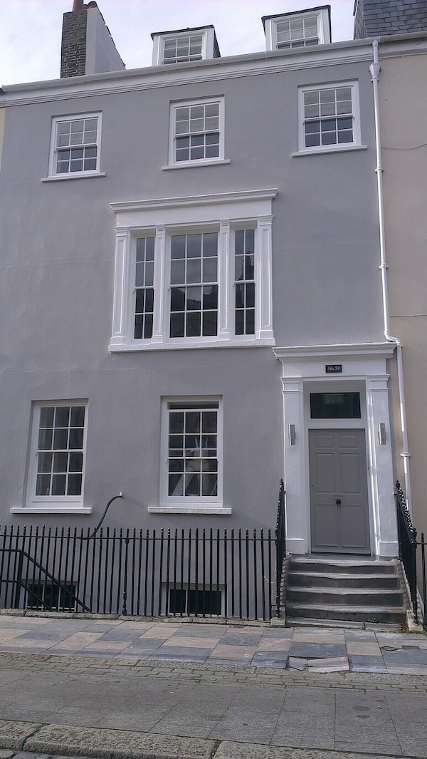 Luxury Lower Ground Floor Apartment Walled Area - Plymouth