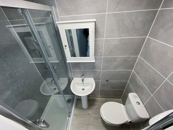 2 Bed Apartment Close To Station And City Centre - Plymouth