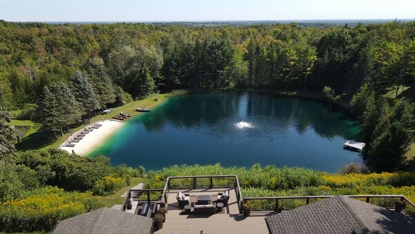 Nestled In The Heart Of Clarington With Its Own Fresh-water Swimming Pond! - Clarington