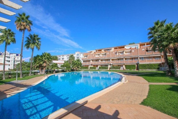 Vacation Resort By The Sea Offers Unforgettable Vacations With An Extra-large Pool - Costa Blanca