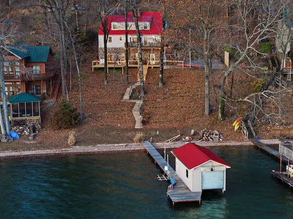 Instagram Worthy! 3 Levels On Scenic Wilson Lake With Gameroom/ Sleeps 8 - Alabama