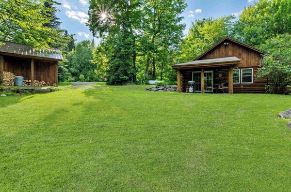 Beautiful 3-bedroom Log Cabin In Pittsburg With Snowmobile And Atv Trail Access. - Lake Francis, NH