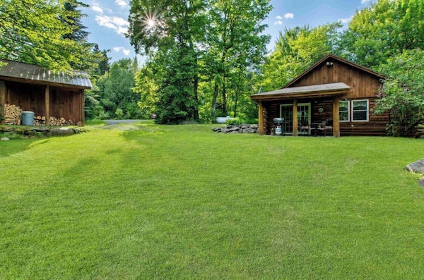Beautiful 3-bedroom Log Cabin In Pittsburg With Snowmobile And Atv Trail Access. - Lake Francis, NH
