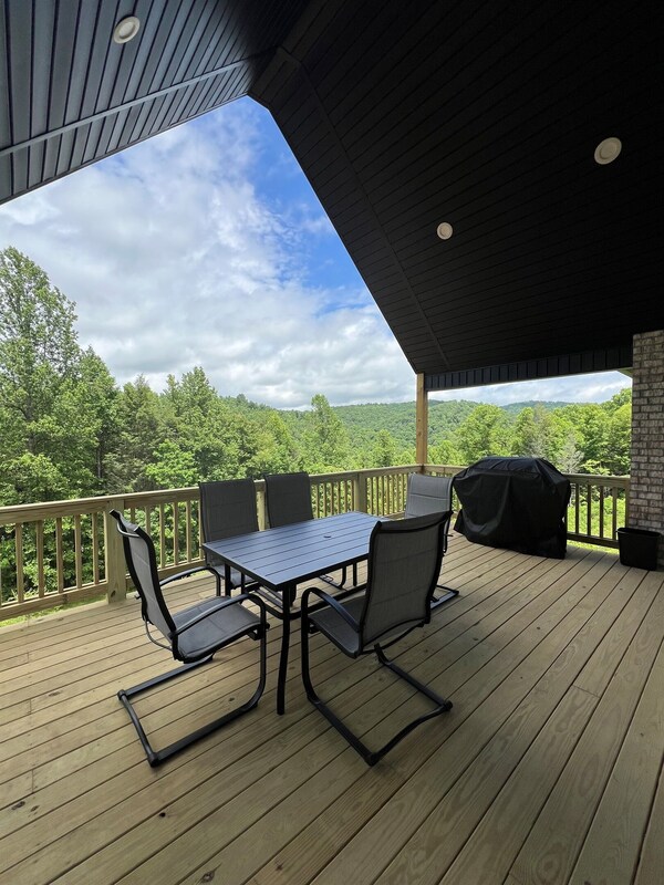 Mountain Views, Lake Access, Brand New 6 Br 5bath, Sleeps 18pet Friendly - LaFollette, TN