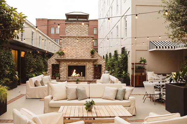 Charleston Suite | 2 King Beds + Luxe Interiors - 찰스턴