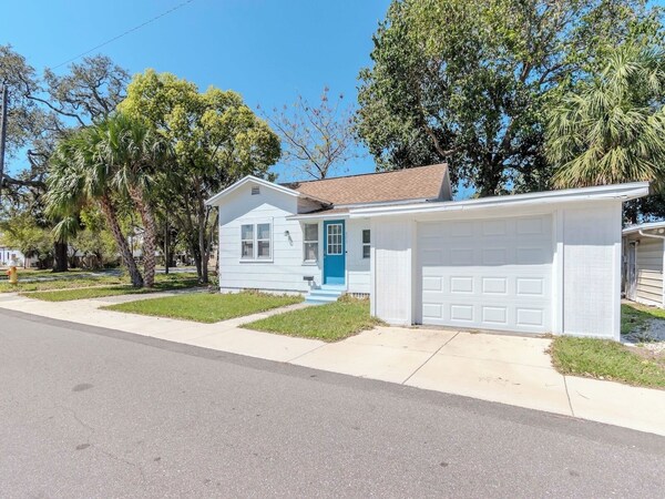 Charming 3br Home In Clearwater - Clearwater, FL
