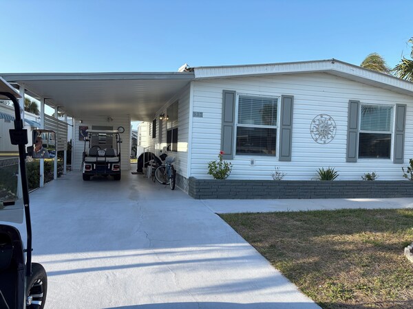 Charming 2br 2ba Mobile Home In Senior Resort Park With 3 Pools. - Venice, FL