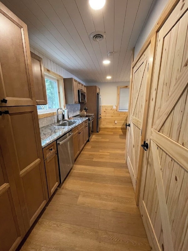 Fourth Lake Getaway Lodges ~ Waterfront 4-plex ~Bluesky Lodge - Old Forge, NY