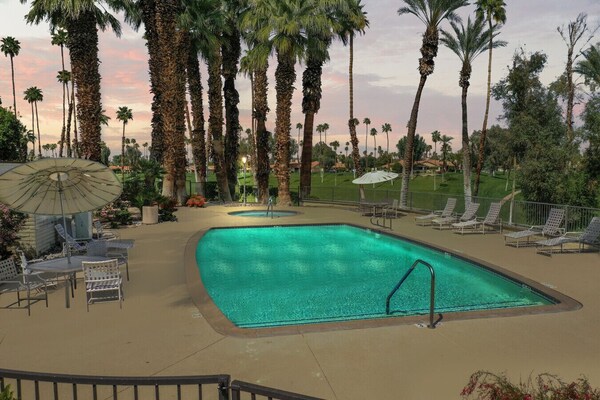 The Palmer! Monterey Country Club, Hole 6, Resort Amenities! Golf Cart Included! - Palm Desert, CA