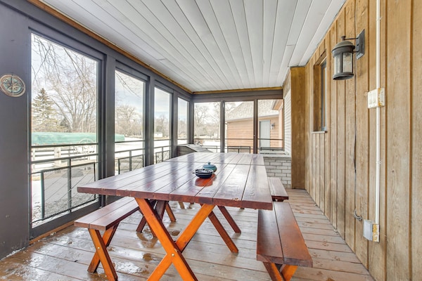 Lake Winnebago Family Retreat: Dock & Deck! - Appleton, WI
