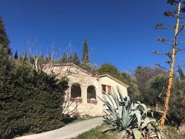 4 Bedroom Villa In Montauroux - Stunning Views. Mini-pool & Huge Rustic Garden - Montauroux