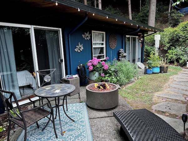 Humboldt Haven: Gorgeous Home For 10 W Gardens, Firepits, Forest & Bay Views - Arcata, CA