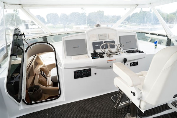 65' Hatteras / Family Hatters Delightful Yacht In Marina Del Rey - SoFi Stadium - Inglewood